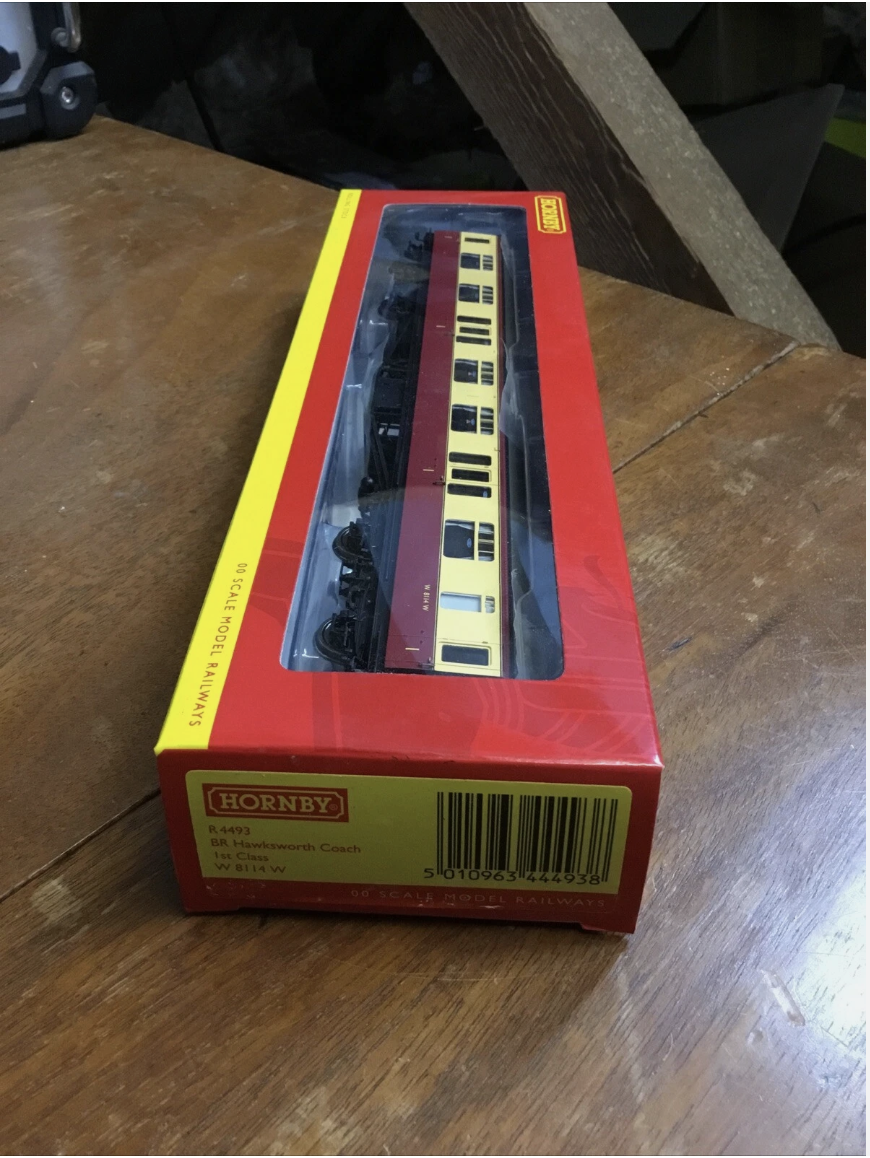 Hornby R4493 BR Hawksworth Coach 1st Class W8114W £39.99