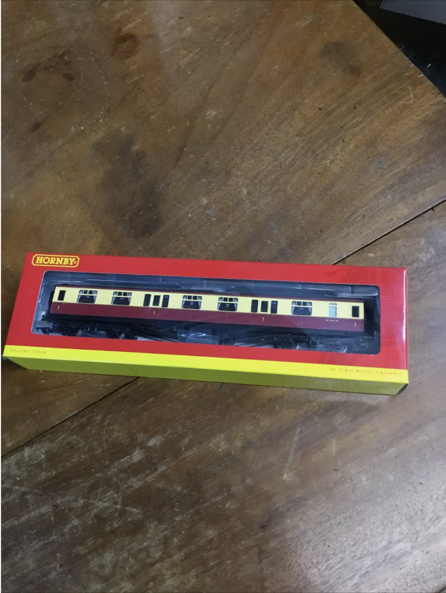 Hornby R4493 BR Hawksworth Coach 1st Class W8114W £39.99